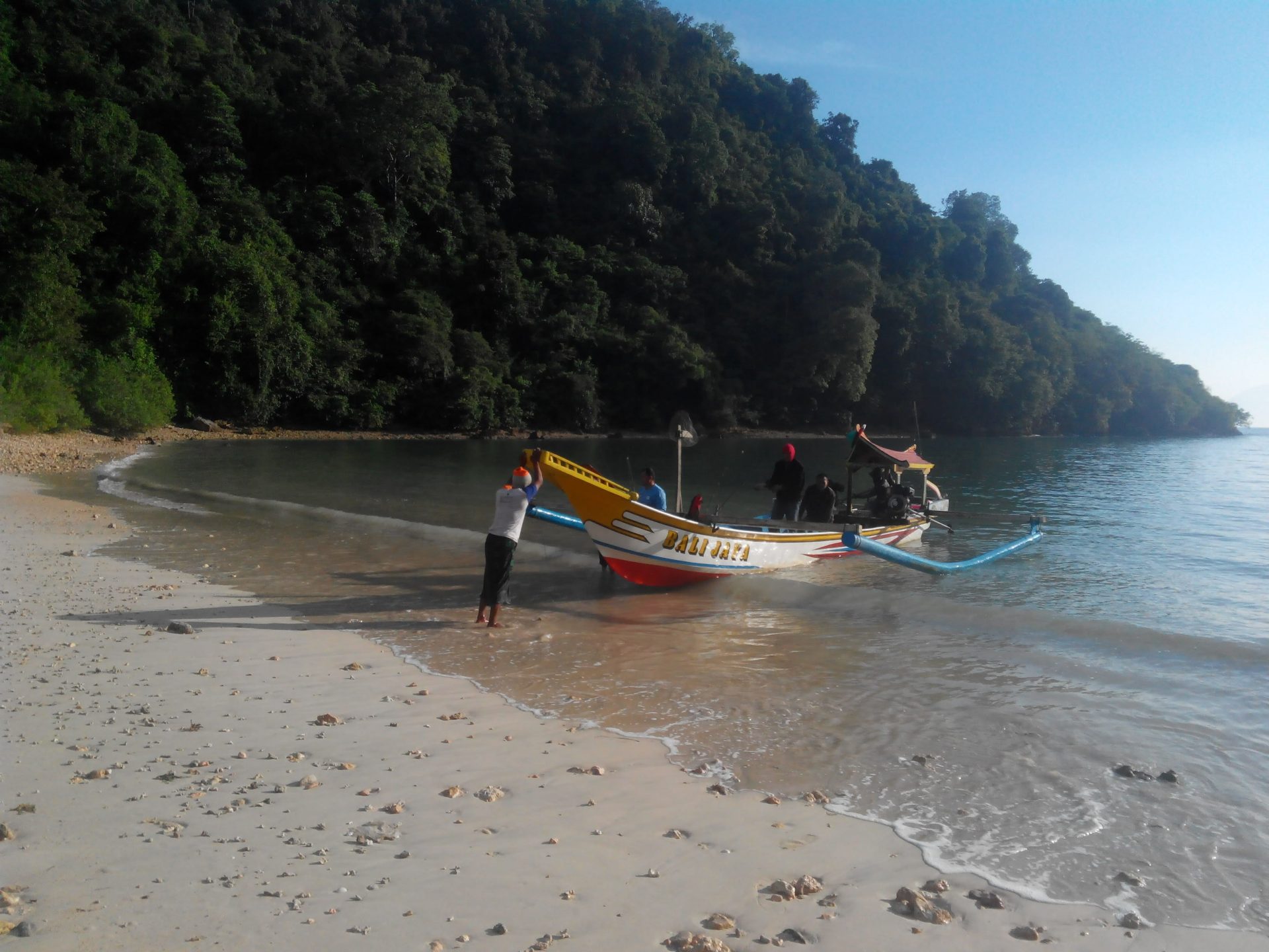 Pulau Nusa Barong, Pulau Kecil Yang Cocok Buat Kalian Yang ingin ...