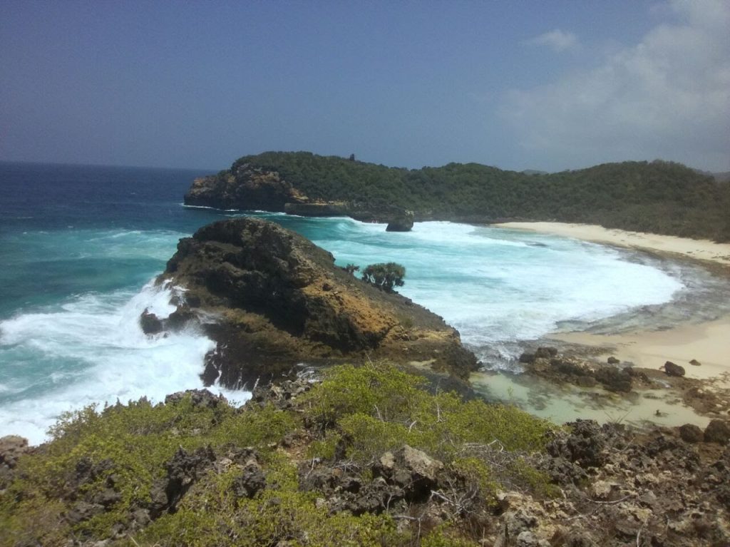 Pulau Nusa Barong, Pulau Kecil Yang Cocok Buat Kalian Yang ingin ...