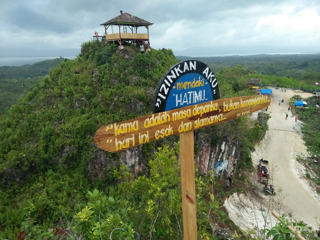 Yuk, Nikmati Indahnya Sunset Dengan Berkemah Di Puncak Wakila | Hibur.id
