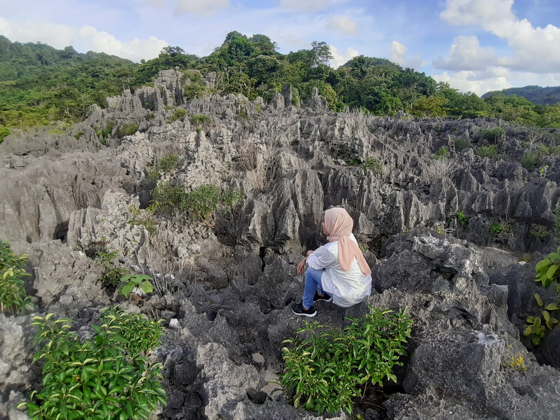 Keindahan Taman Batu Karst Balocci Yang Mempesona | Hibur.id