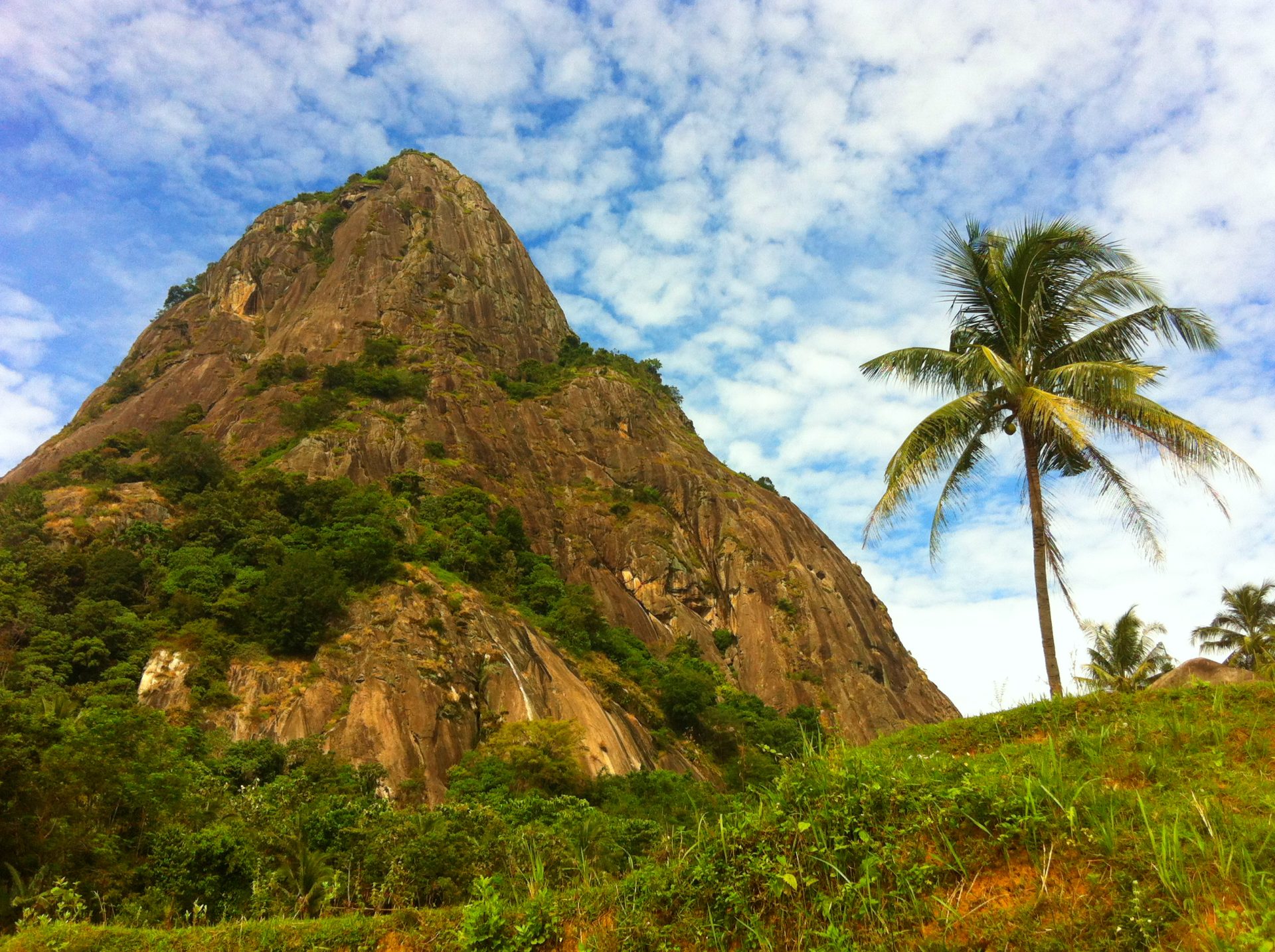 Panjat Tebing Gunung Parang - Purwakarta | Hibur.id