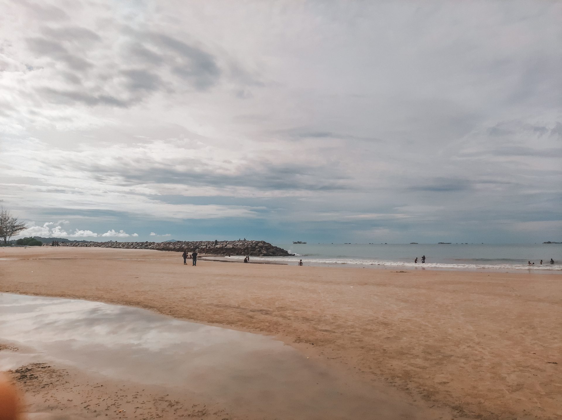 Yuk, Rasakan Serunya Berkemah Di Pantai Matras Yang Indah | Hibur.id