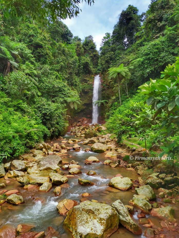Melihat Keindahan Dari Curug Cibeureum | Hibur.id