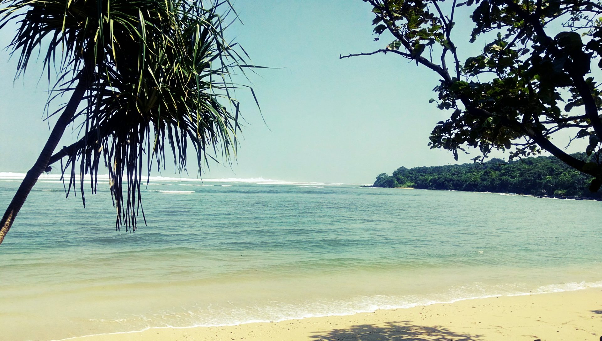 Pantai Sayang Heulang, Pantai Baru Dengan Daya Tarik Yang Mempesona ...