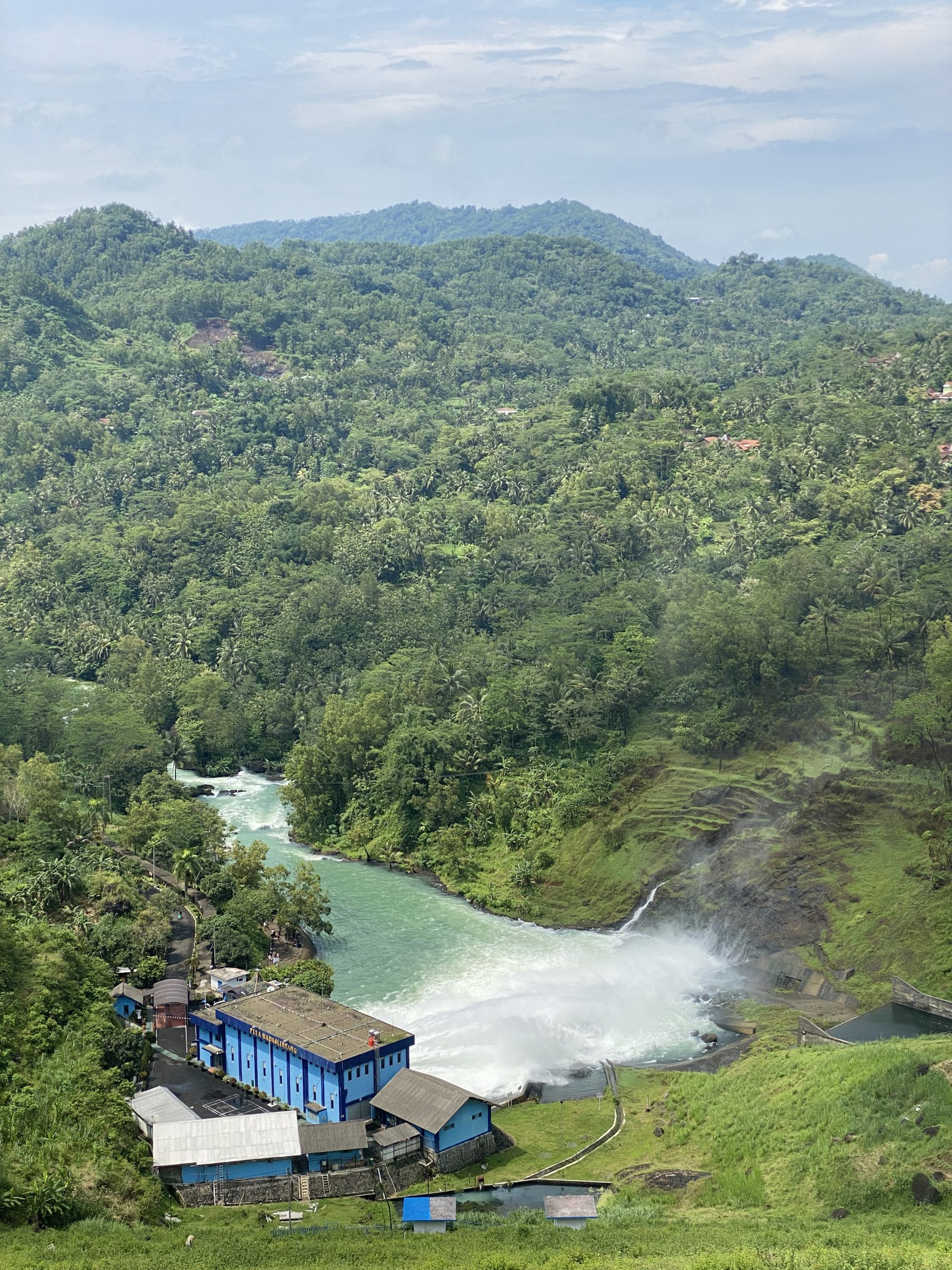 Yuk, Nikmati Liburan Dengan Berkemah Dengan Tenang Di Waduk ...