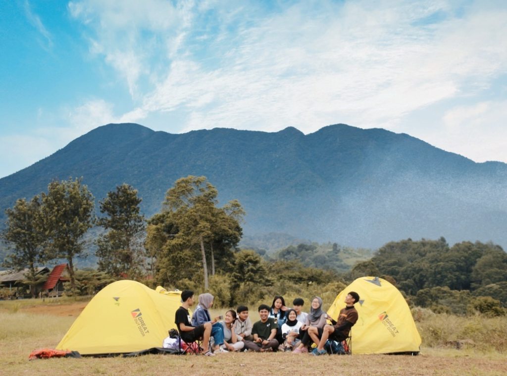 Camping Gayatri Citeko, Spot Berkemah Dengan Keindahan Gunung Gede ...