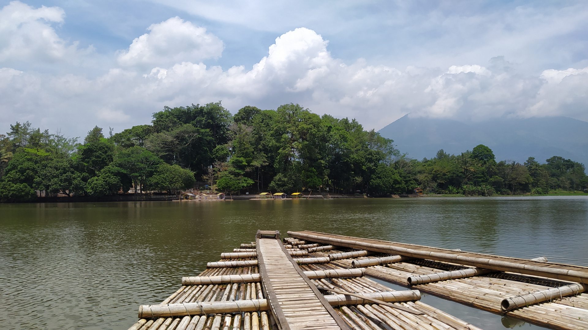 Inilah Keindahan Situ Cangkuang, Wisata Alami di Kabupaten Garut ...