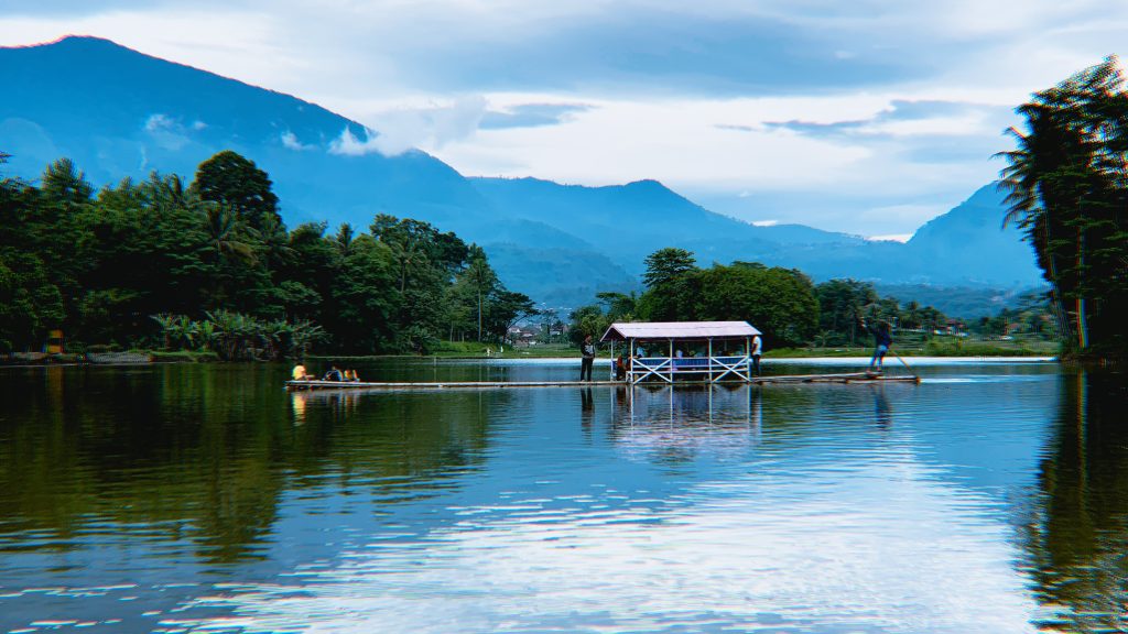 Inilah Keindahan Situ Cangkuang, Wisata Alami di Kabupaten Garut ...