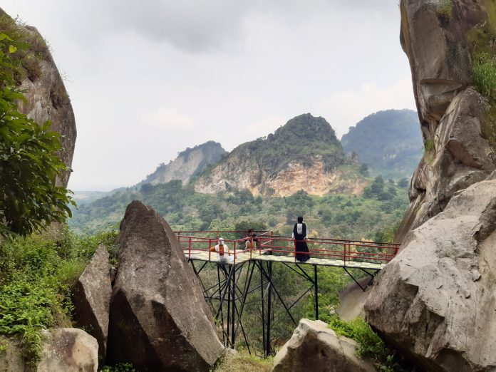 Batu Lawang, Lokasi Wisata Kebanggaan Kota Cirebon Yang Mempesona ...