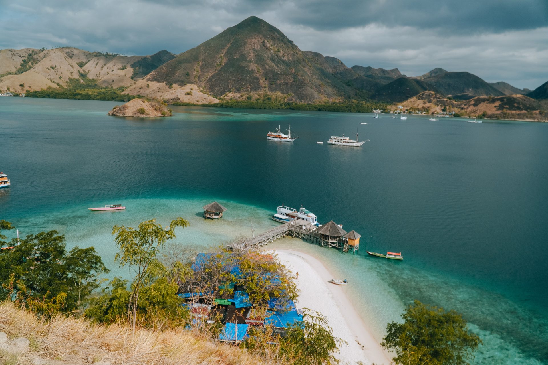 Nikmati Keindahan Bawah Laut Pulau Padar dengan Snorkeling | Hibur.id