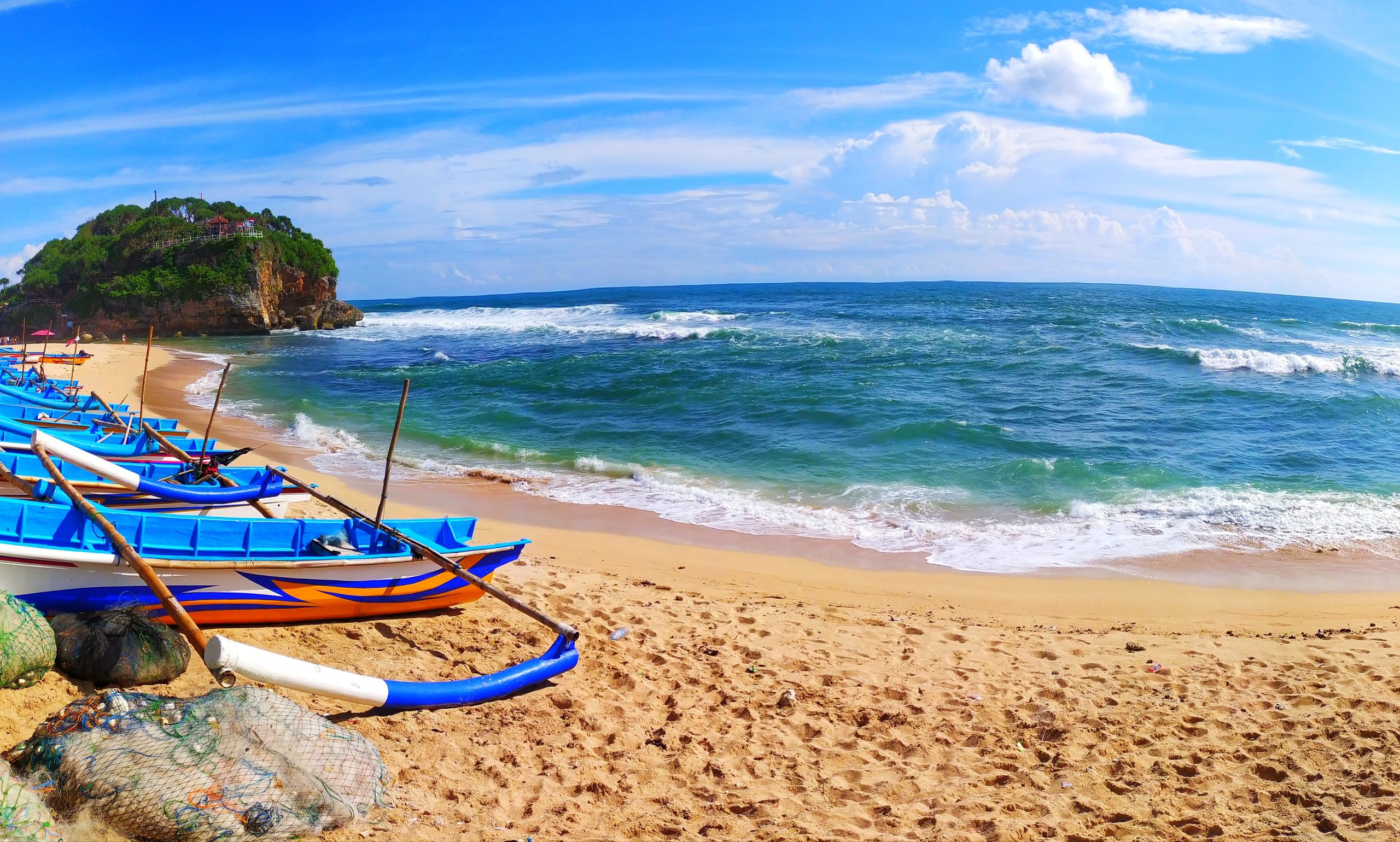 Pantai Drini, Pantai Bagi Kalian Yang Hobi Snorkeling Dan Juga Berkemah ...