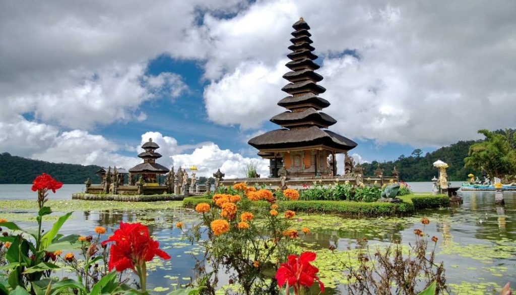 Menikmati Keindahan Danau di Indonesia: 10 Destinasi Terbaik yang Harus ...