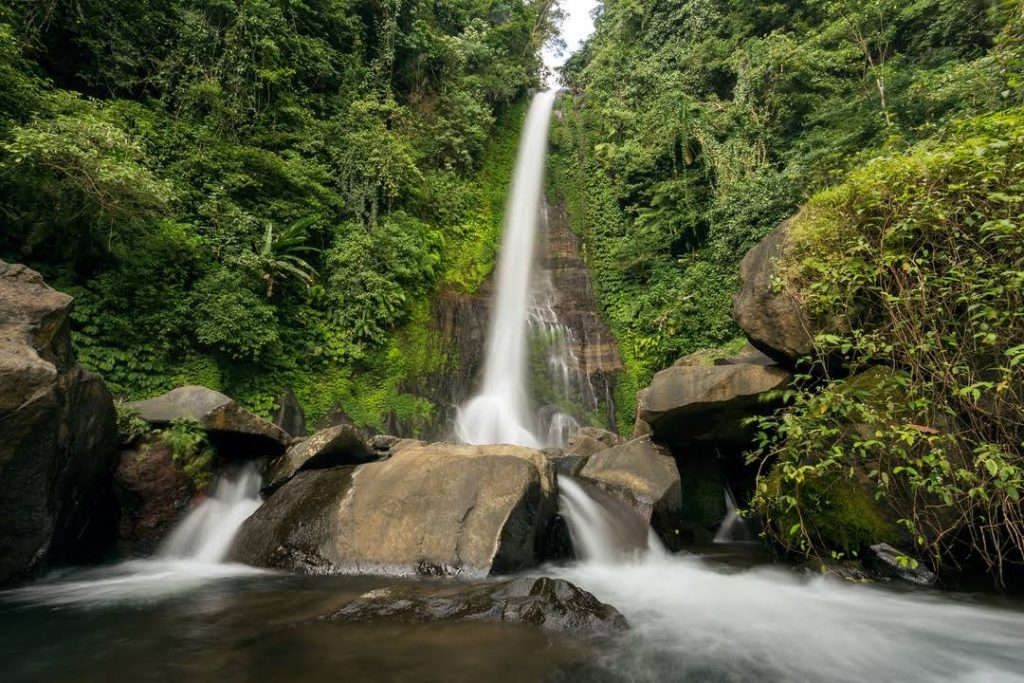 7 Destinasi Air Terjun Terindah di Indonesia yang Wajib Dikunjungi ...