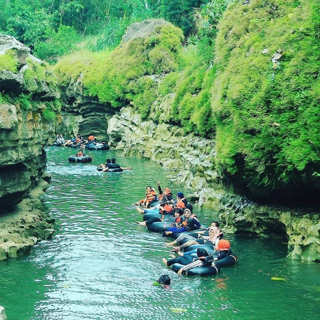 Menakjubkan! 7 Goa Terindah di Indonesia yang Harus Dikunjungi Oleh ...