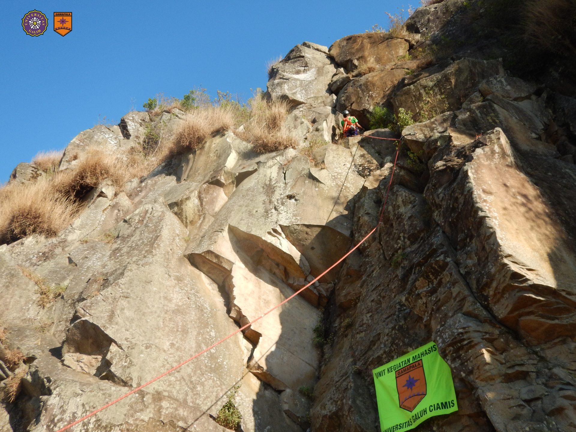 6 Destinasi Panjat Tebing Alam Terbaik di Indonesia untuk Menantang ...