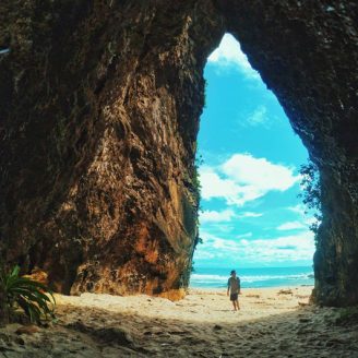 Goa-goa Pantai: Keajaiban Alam yang Tersembunyi di Tepi Laut | Hibur.id