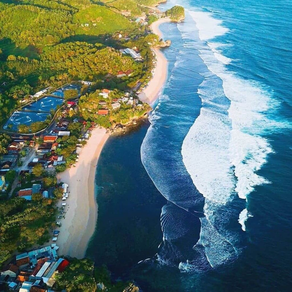 Mengarungi Ombak Pantai di Yogyakarta: 7 Tempat Pantai yang Wajib ...