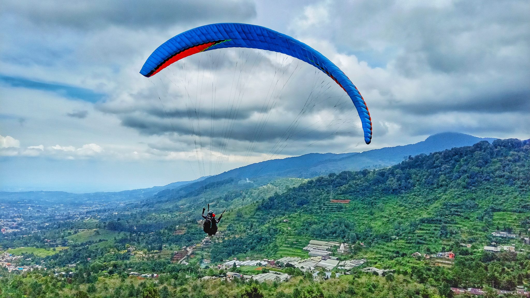 Melintasi Langit Sambil Menikmati Keindahan Alam: Sensasi Unik ...