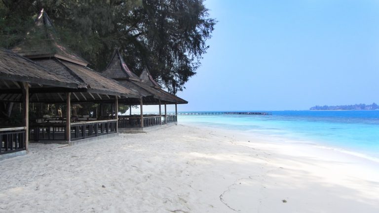 Surga Tropis Tersembunyi: Mengunjungi 7 Pulau Terbaik di Kepulauan ...
