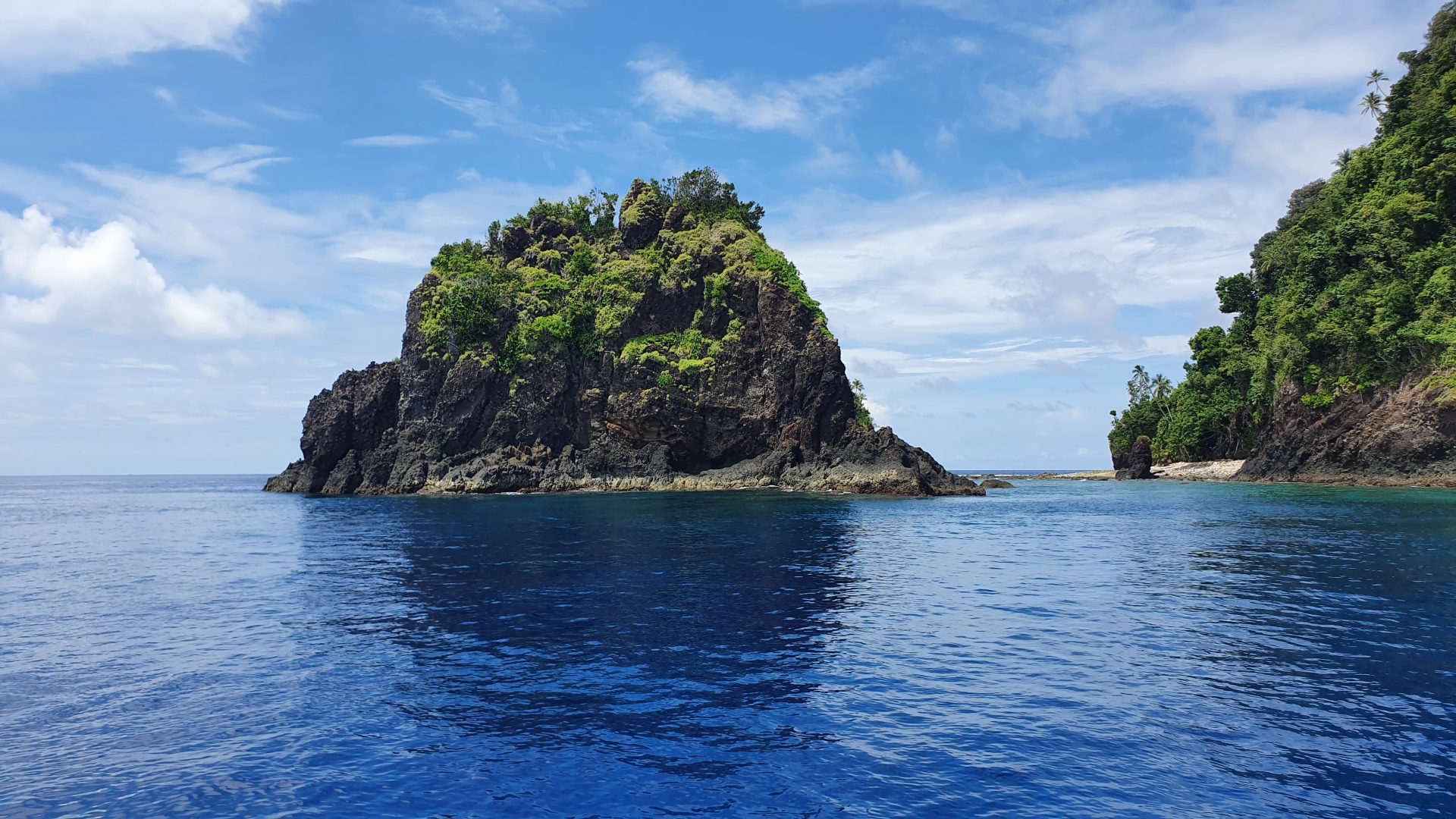 10 Pesona Pulau di Surga Sulawesi Utara: Keajaiban Alam yang ...