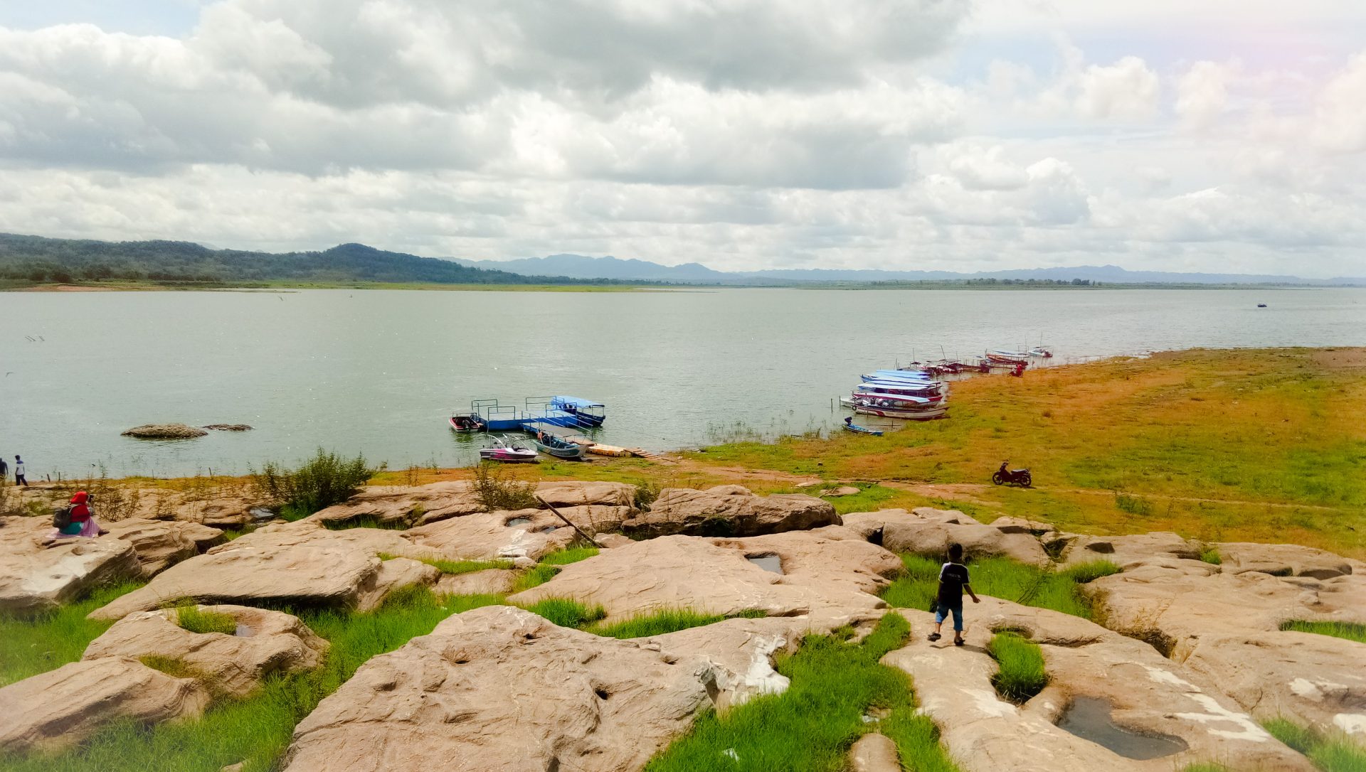 Waduk Terindah di Indonesia yang Wajib Dikunjungi | Hibur.id