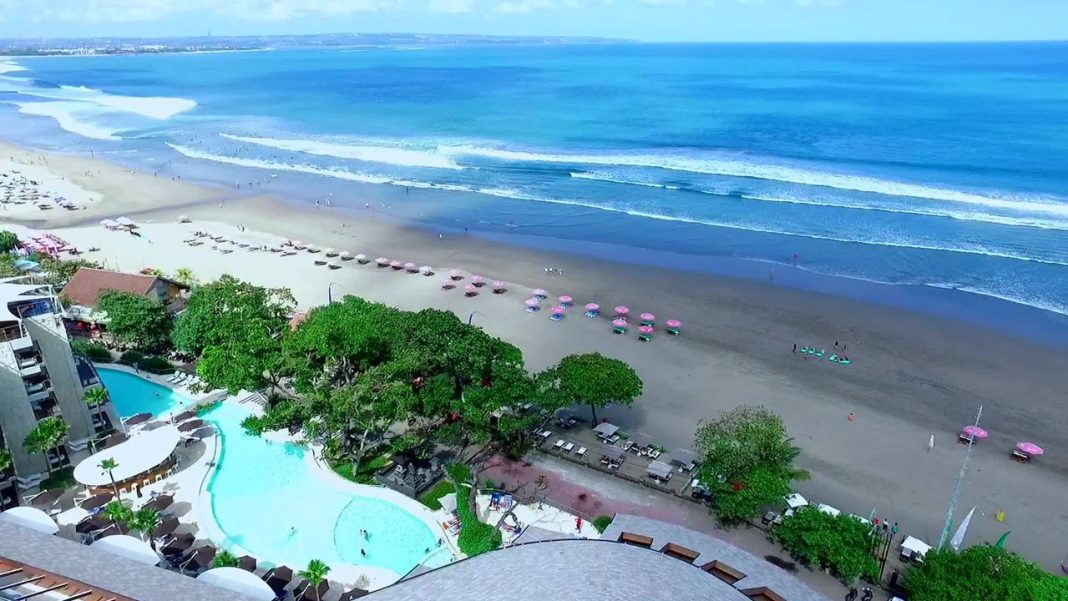 Menikmati Keindahan Pantai Double Six: Pesona Alam yang Menawan di Bali | Hibur.id