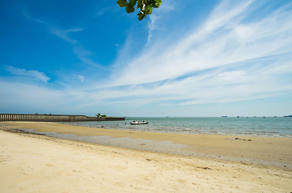 Kecantikan Tersembunyi: Eksplorasi Pantai Indah di Kalimantan Timur ...