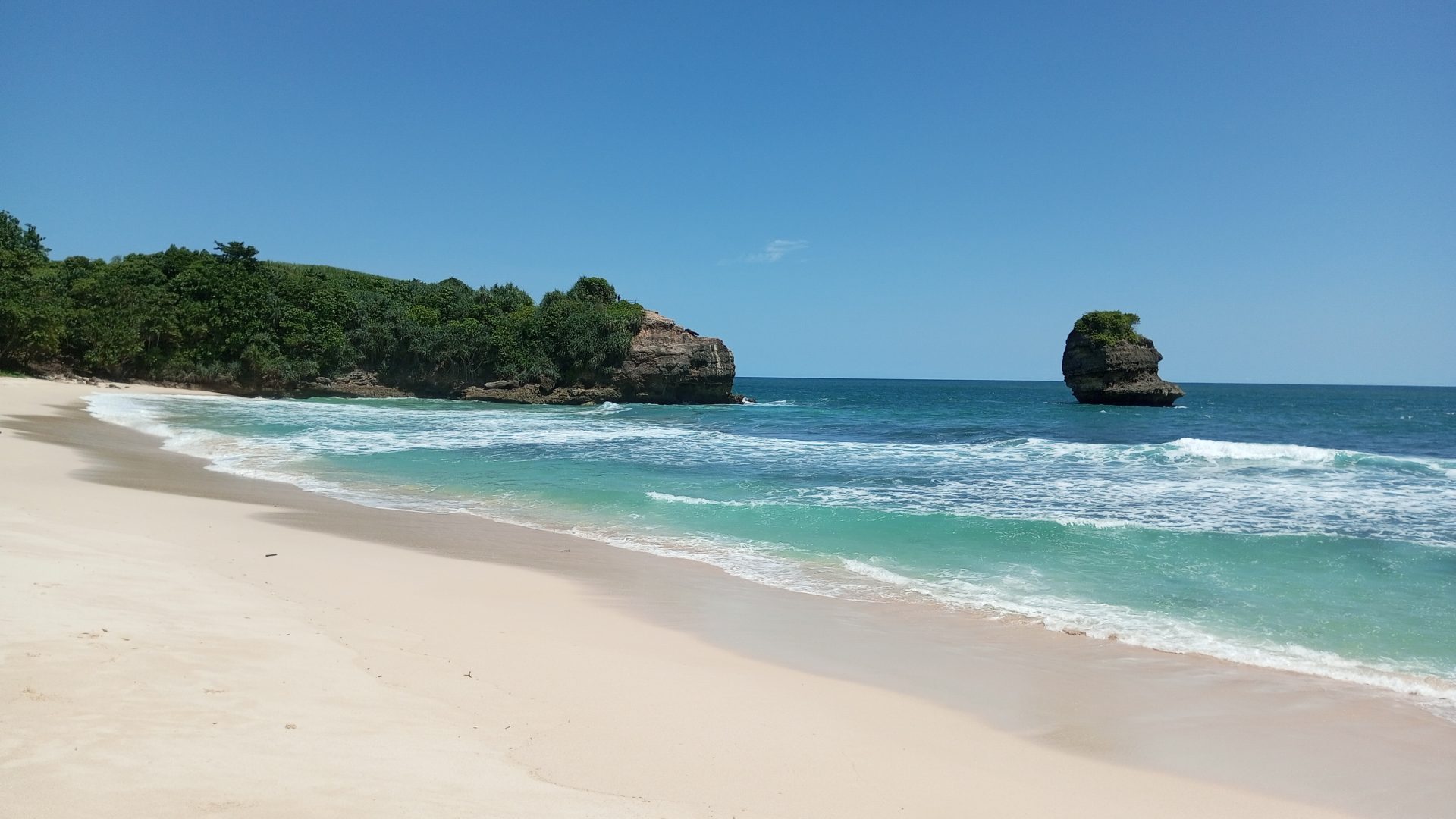Keindahan Lautan di Blitar: Memikat Hati dengan Pantai-Pantai Ajaibnya ...