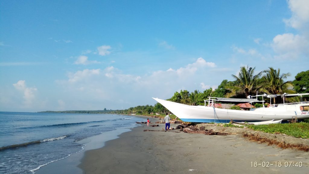 Pesona Pantai di Sulawesi Barat: Pesona Lautan Sulawesi yang ...