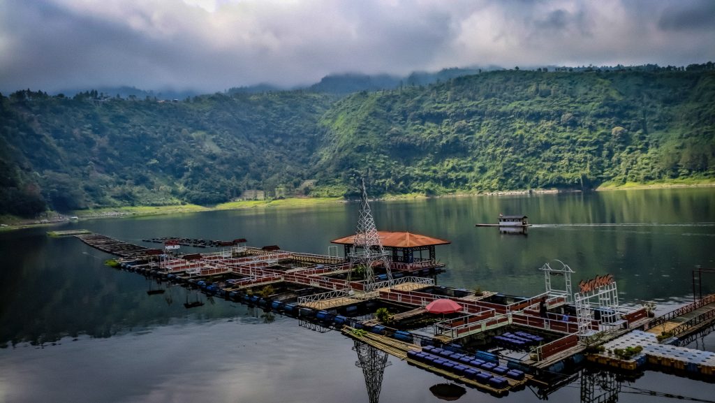 Bersantai sejenak di Telaga Menjer, Wonosobo - Destinasi Travel Indonesia