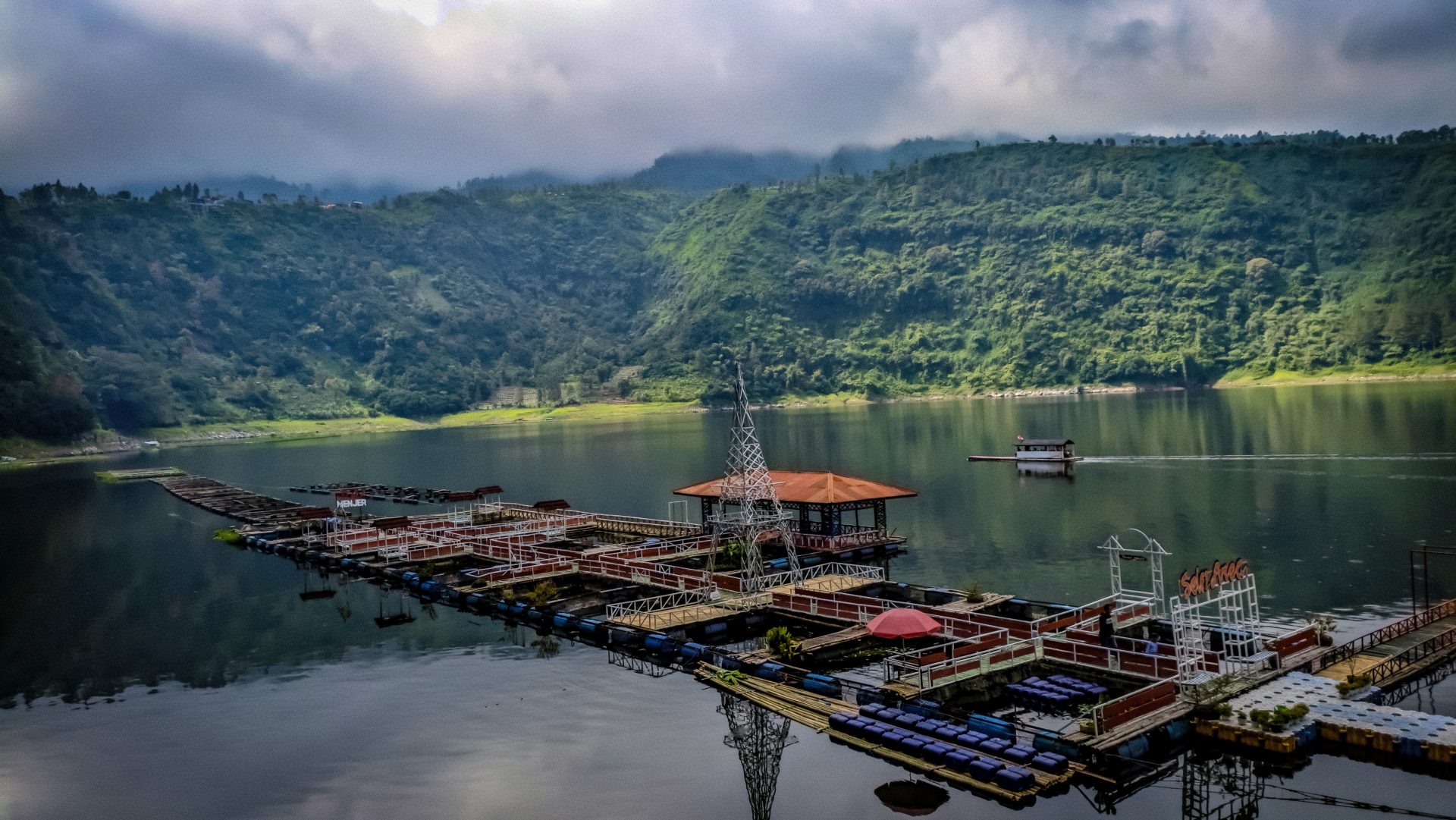 Bersantai sejenak di Telaga Menjer, Wonosobo - Destinasi Travel Indonesia