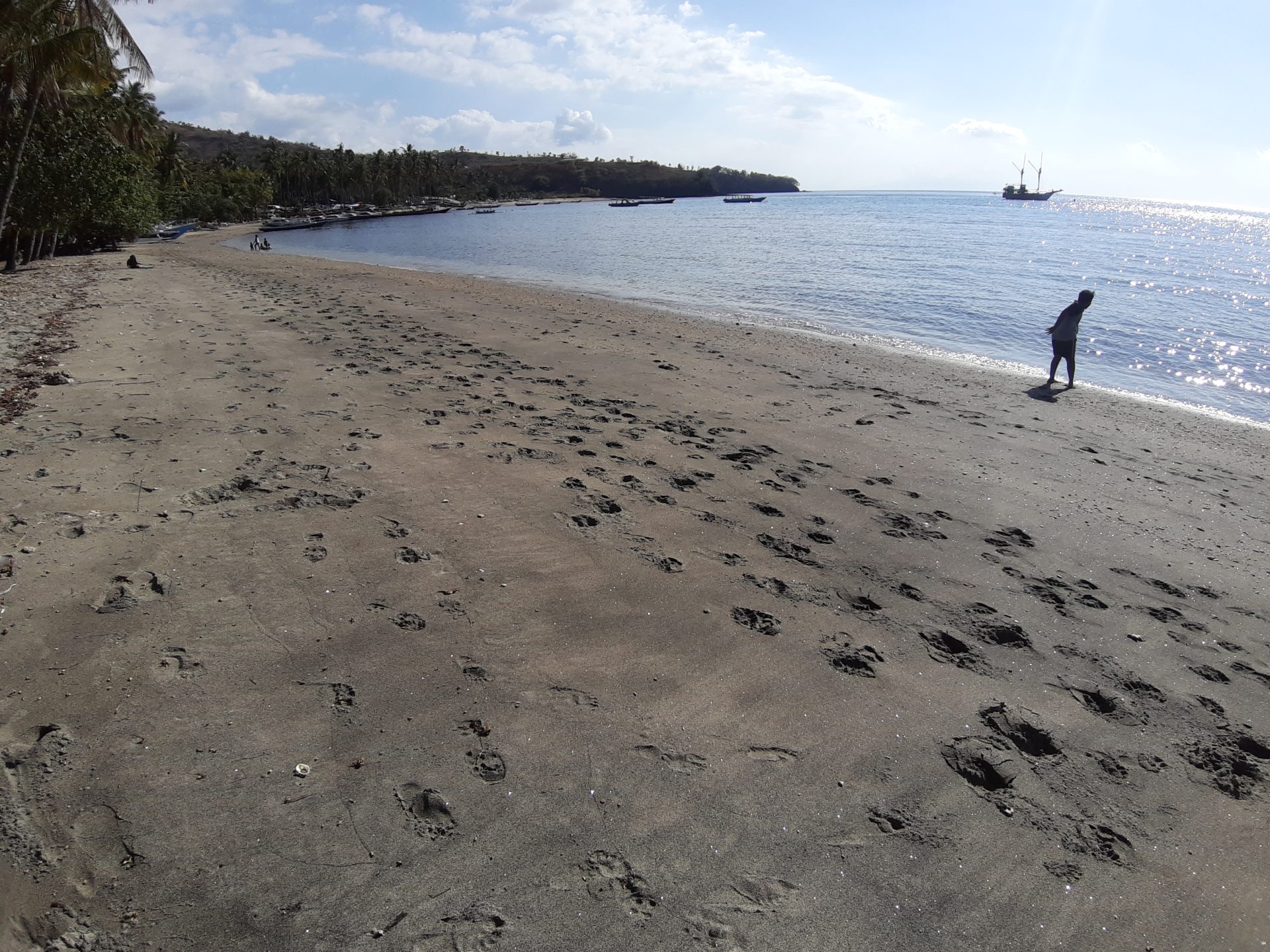 Menikmati Pesona Pantai Malaka: Keindahan Pasir Putih dan Birunya Laut ...