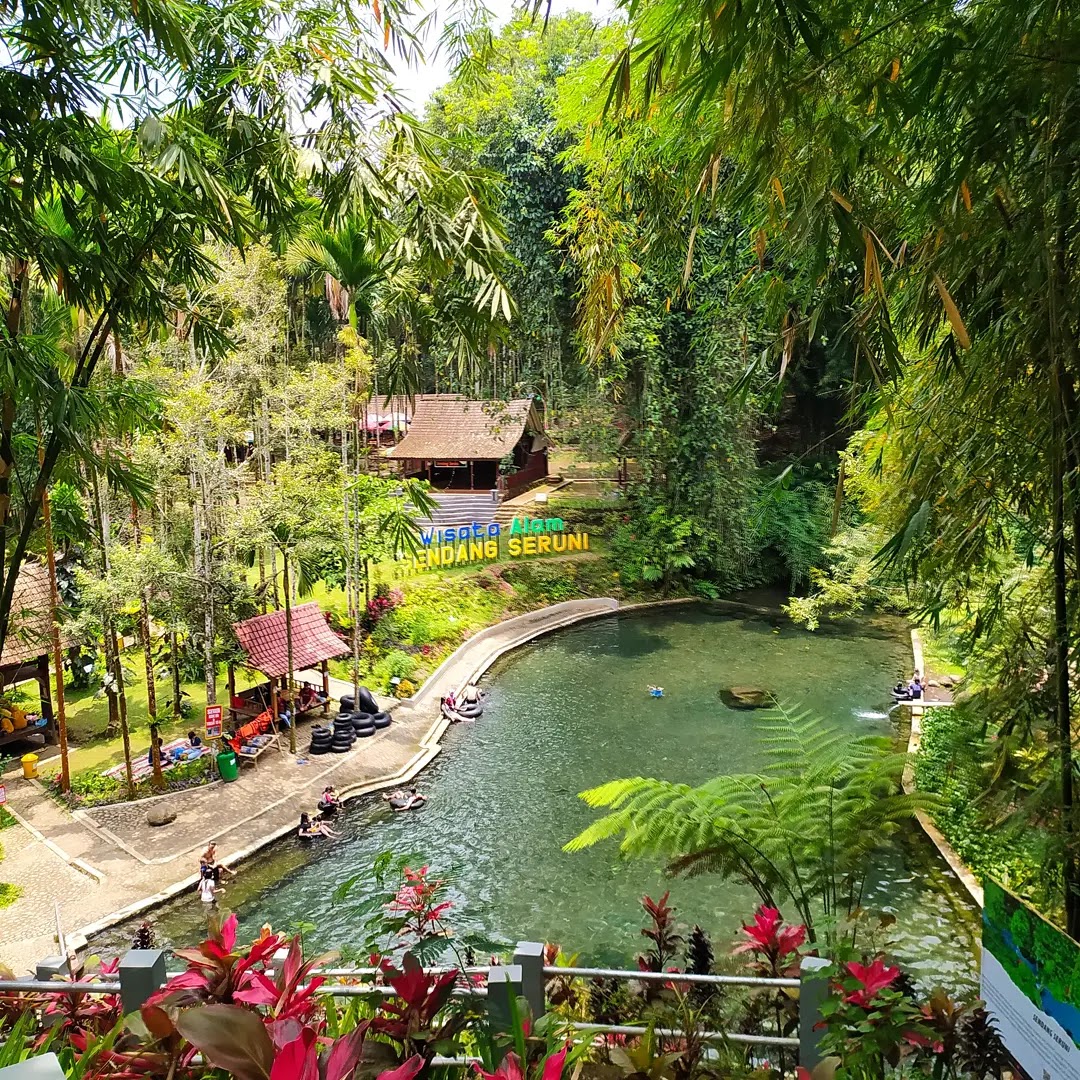 Sendang Seruni, Kolam Pemandian Alami Dengan Keindahan Gunung Ijen ...