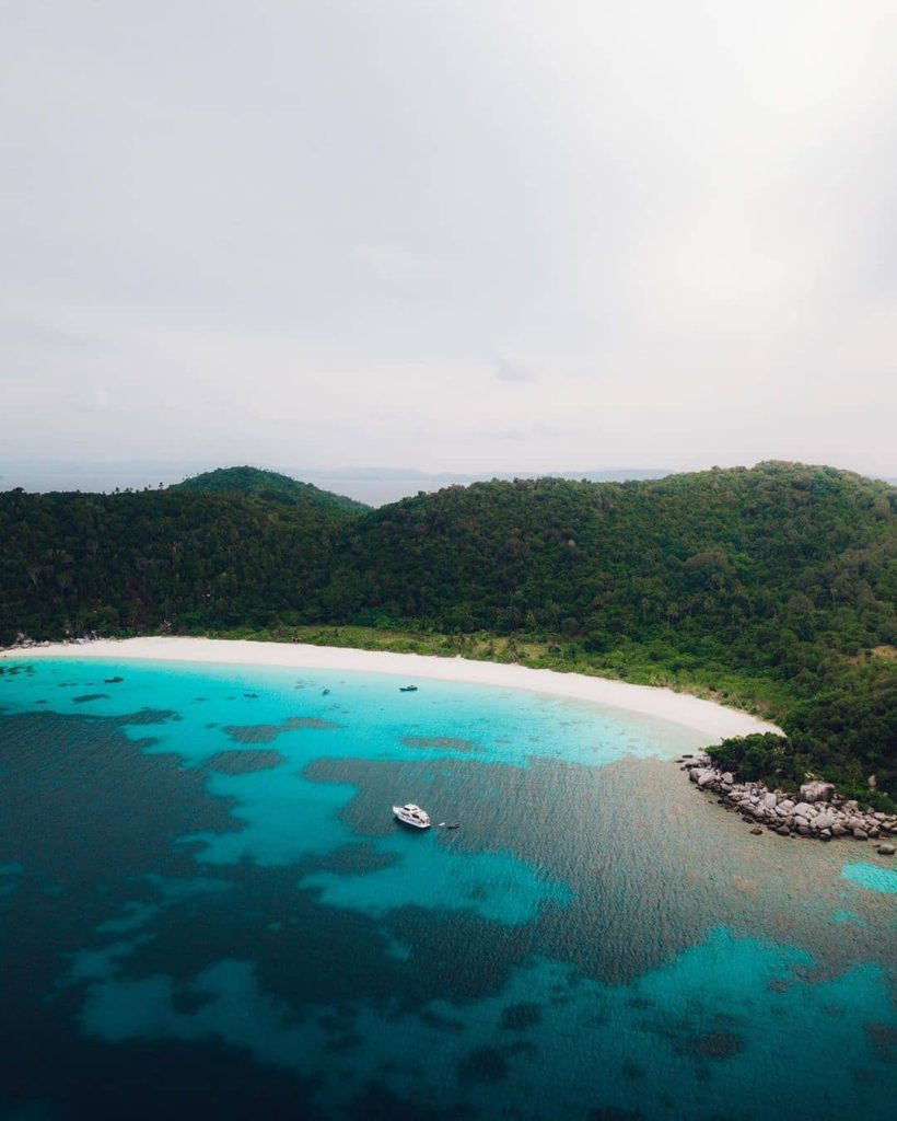 Surga Tersembunyi di Kepulauan Indonesia: 7 Destinasi Must-Visit di ...