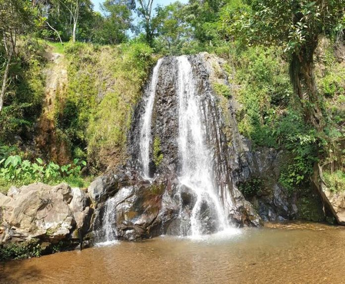 Melihat Keindahan dari Curug Cipeureu - Destinasi Travel Indonesia