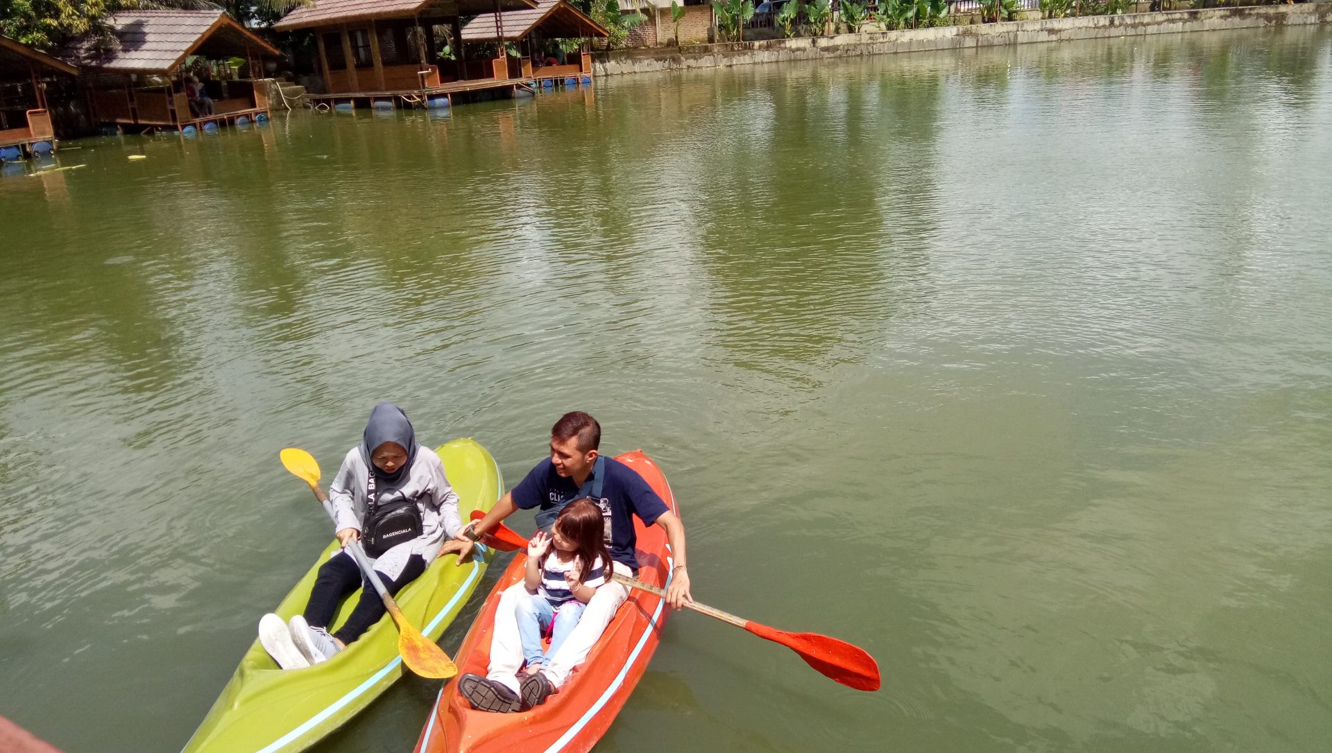Keindahan Alam yang Luar Biasa di Danau Lemona, Destinasi Wisata Anti ...