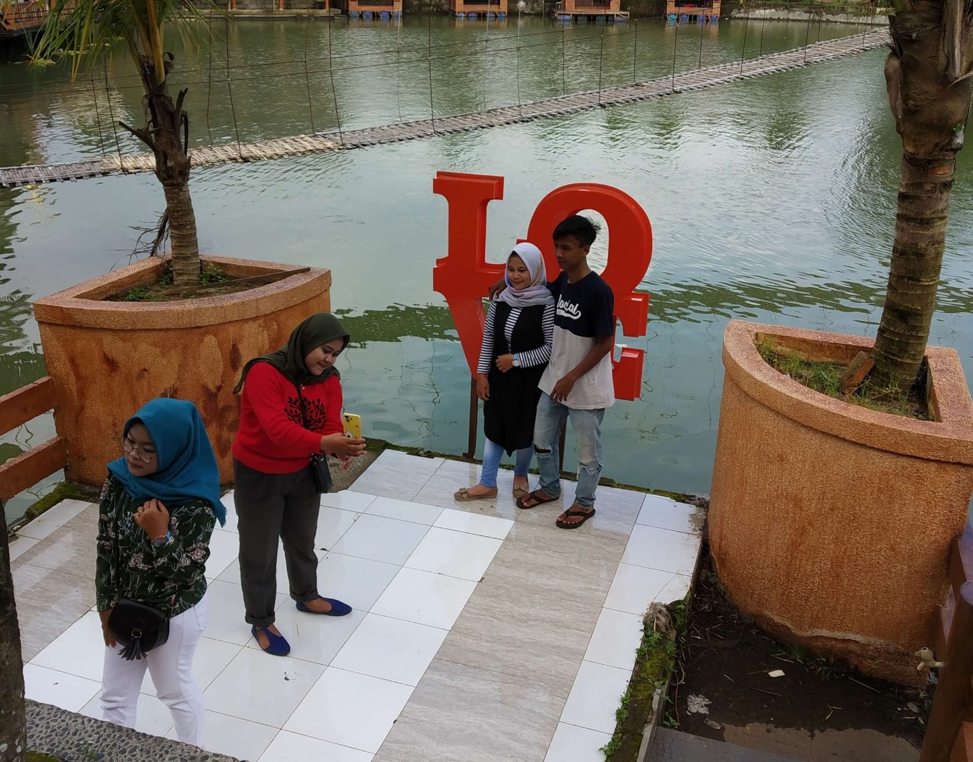 Keindahan Alam yang Luar Biasa di Danau Lemona, Destinasi Wisata Anti ...