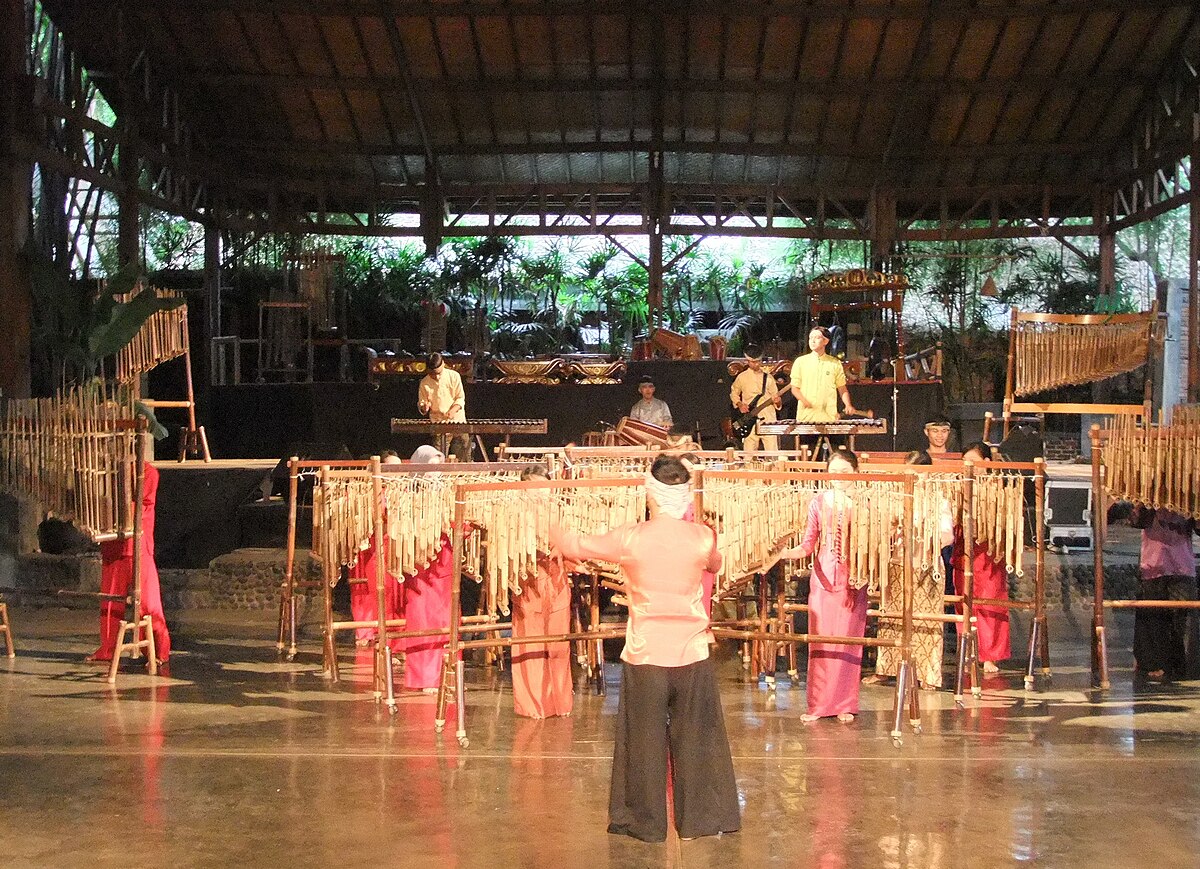 Menjelajahi Kekayaan Budaya Sunda di Saung Angklung Udjo - Destinasi ...